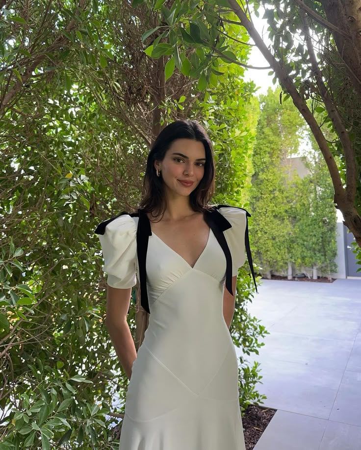 Kendall Jenner: 2010 vs. 2025 — The Evolution of a Global Icon – Mistygeeks